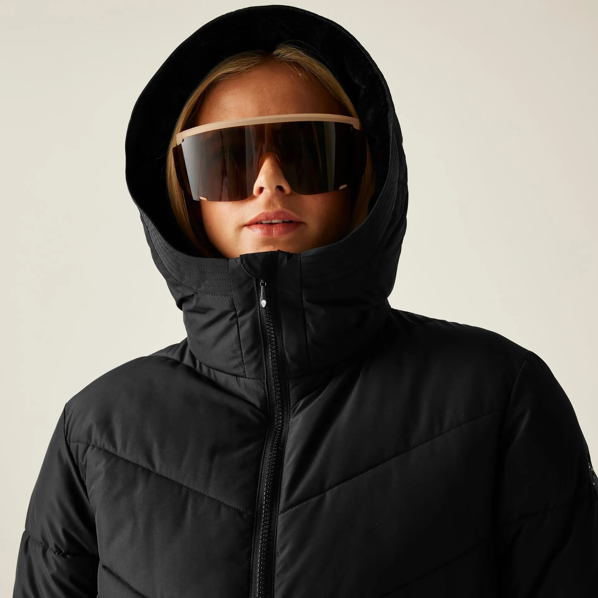 Dare2b Women's Striking V Jacket in Black